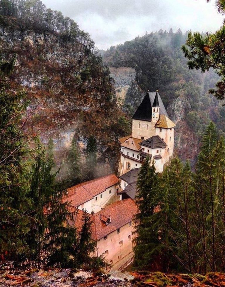 3 modi per arrivare a San Romedio. Un santuario unico in Trentino