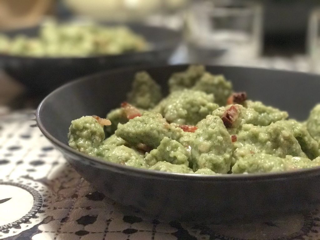 Come fare gli strangolapreti con una ricetta facile e casalinga