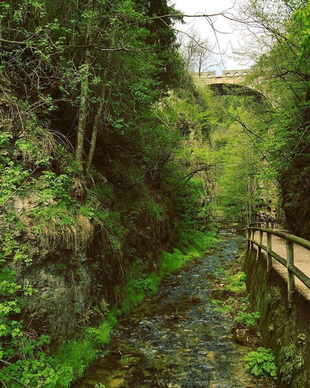 La passeggiata del burrone da Fondo al lago Smeraldo