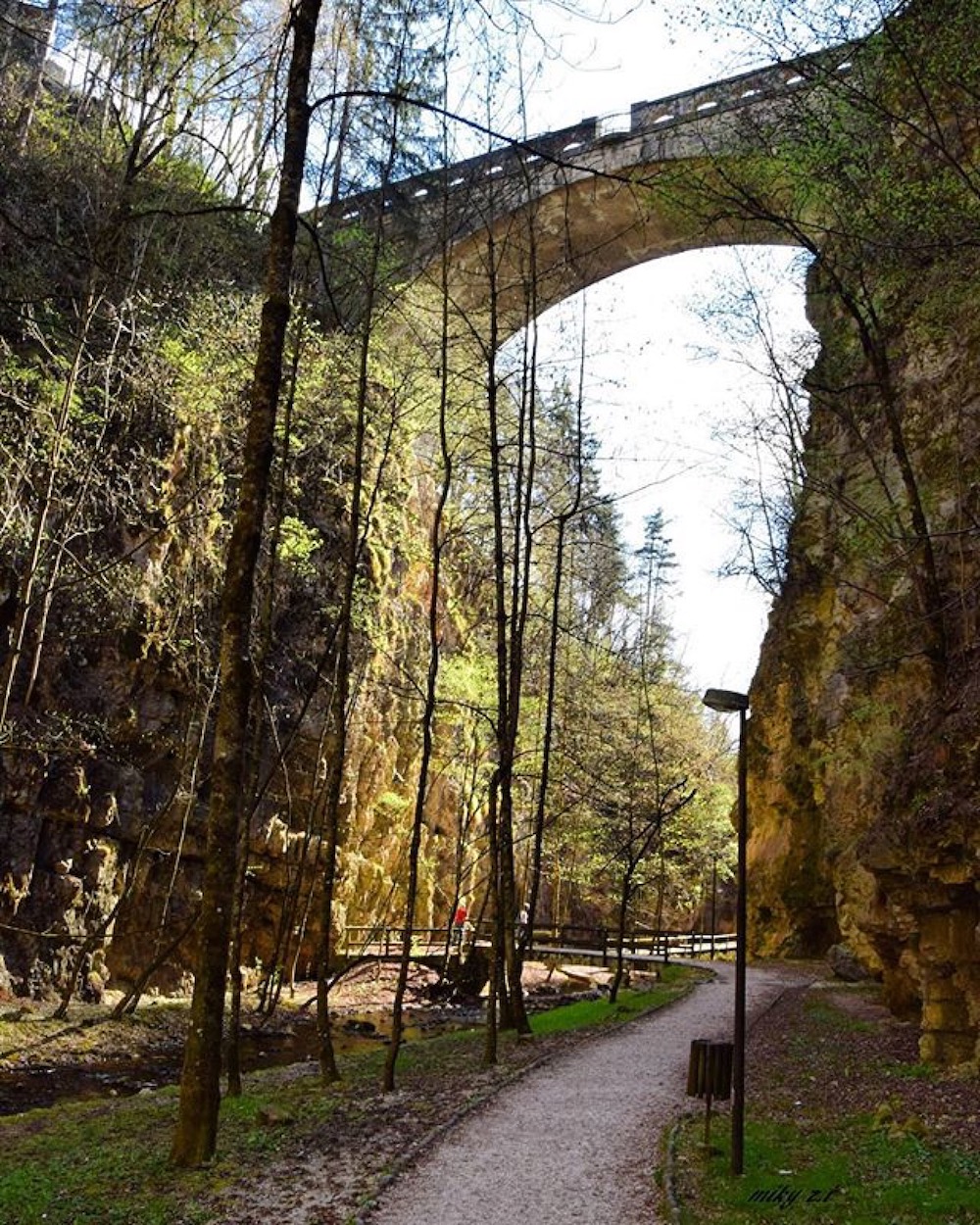 La passeggiata del burrone da Fondo al lago Smeraldo