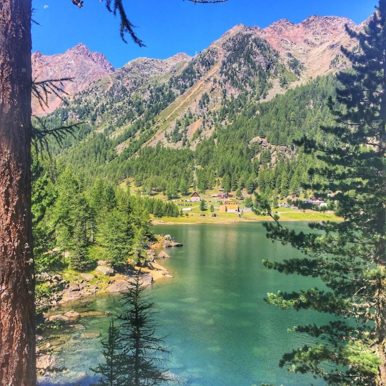 Lago di Fontana Bianca in Val d'Ultimo. Scopri come godertelo davvero
