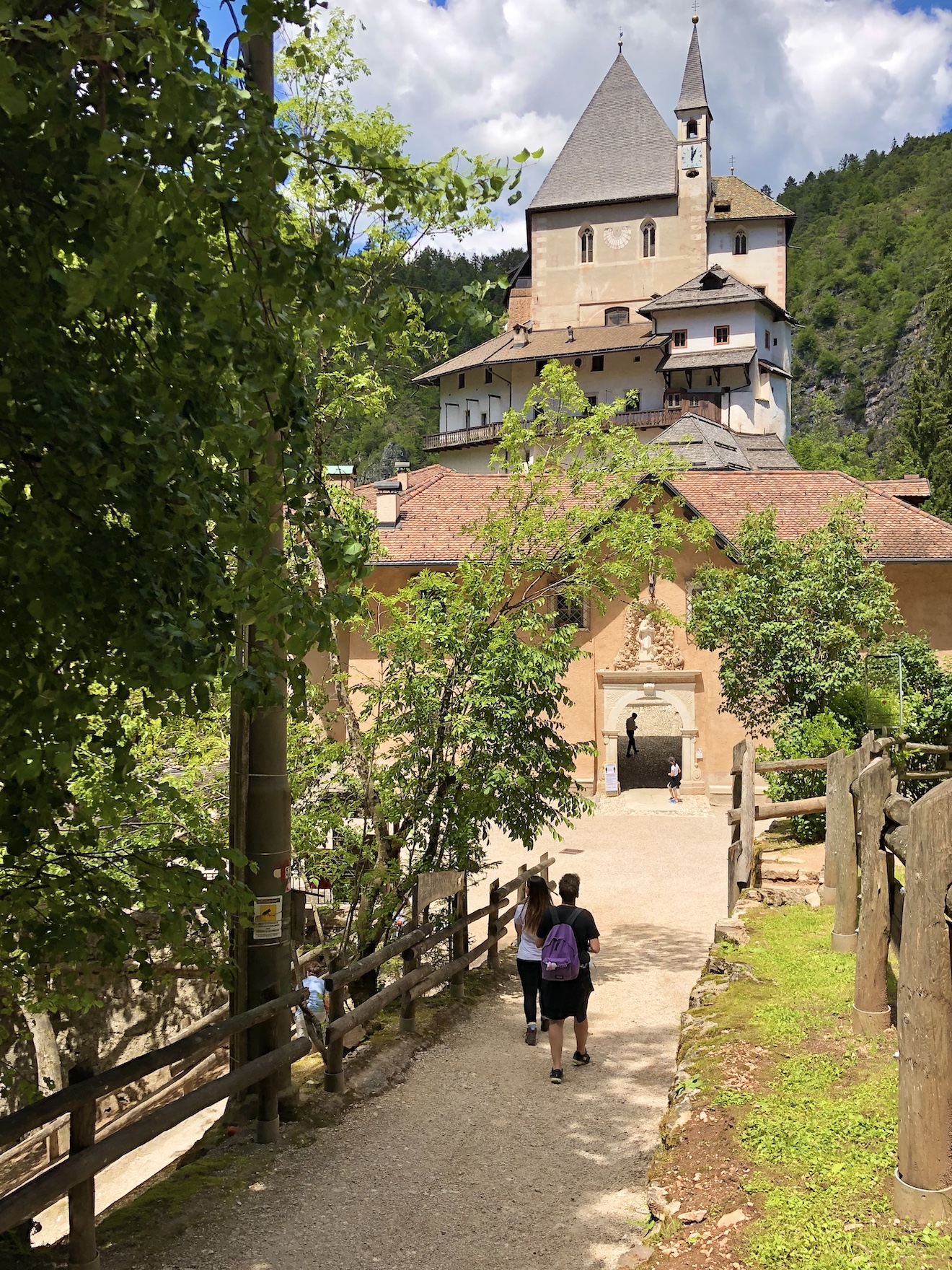 Dai laghi di Coredo e Tavon a San Romedio e viceversa