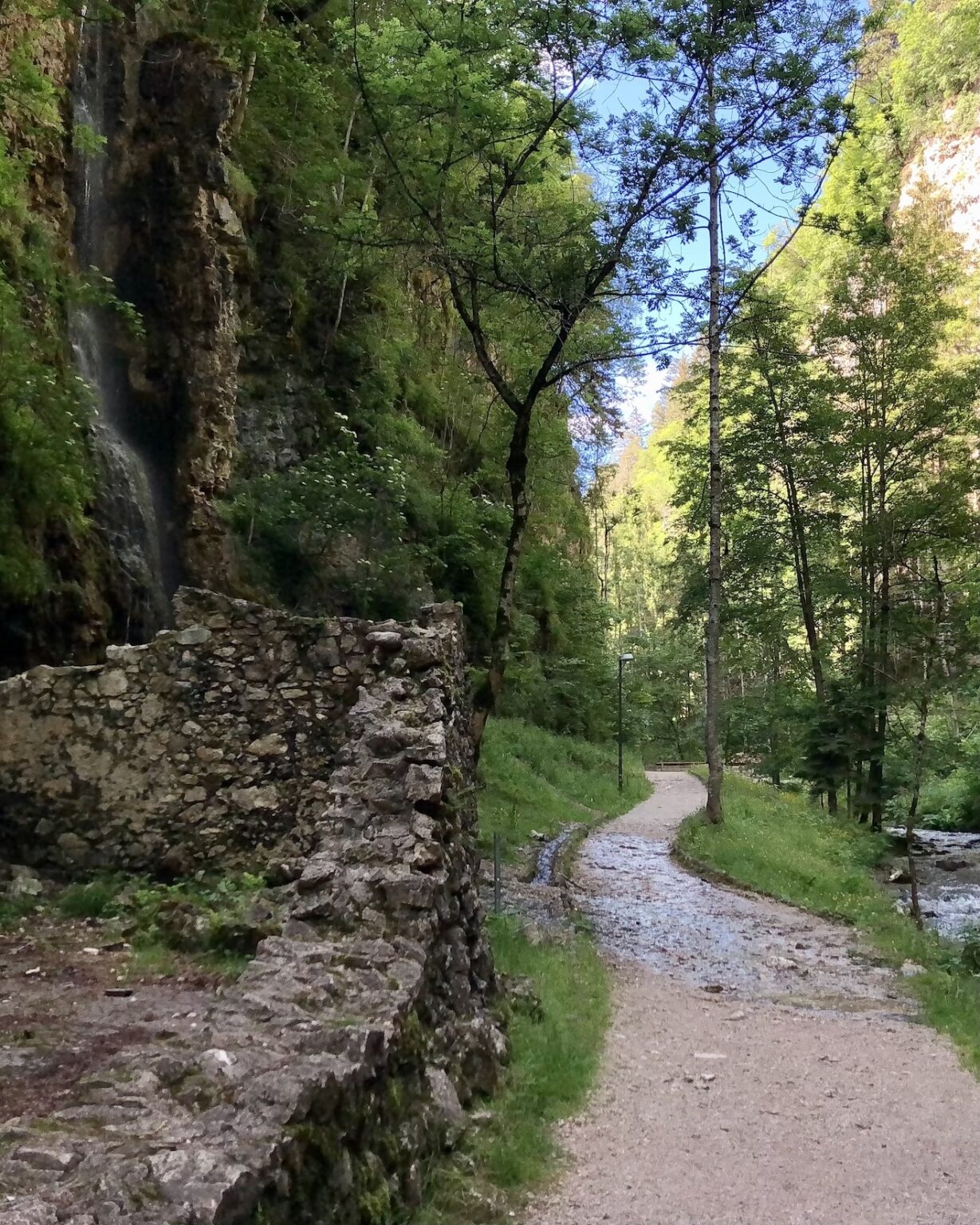 La passeggiata del burrone da Fondo al lago Smeraldo