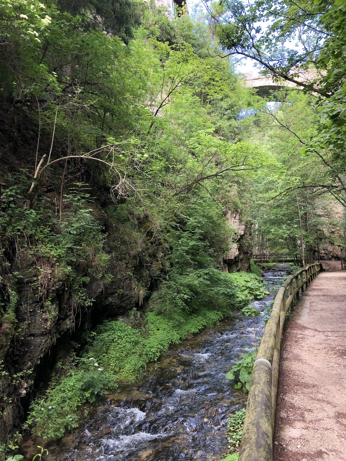 La passeggiata del burrone da Fondo al lago Smeraldo