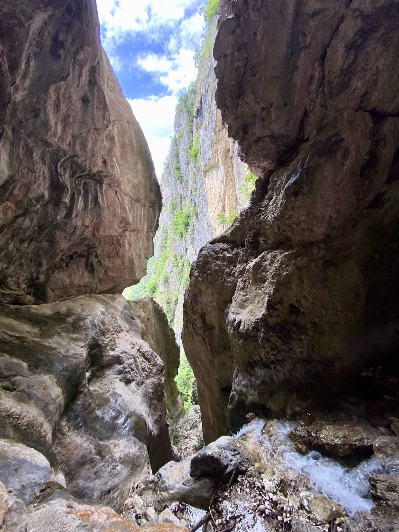 Al Burrone Giovanelli, l'avventura, la cascata e la via ferrata
